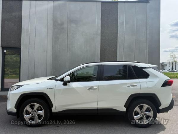Toyota RAV4 2021 in Tallinn, with an engine capacity of 2.50 L and mileage of 58 thousand km for 29490 €, photo 3 on AUTOMOTO.COM.LV