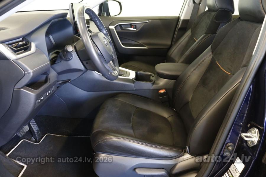 Toyota RAV4 2024 in Tallinn, with an engine capacity of 2.49 L and mileage of 26 thousand km for 36990 €, photo 3 on AUTOMOTO.COM.LV