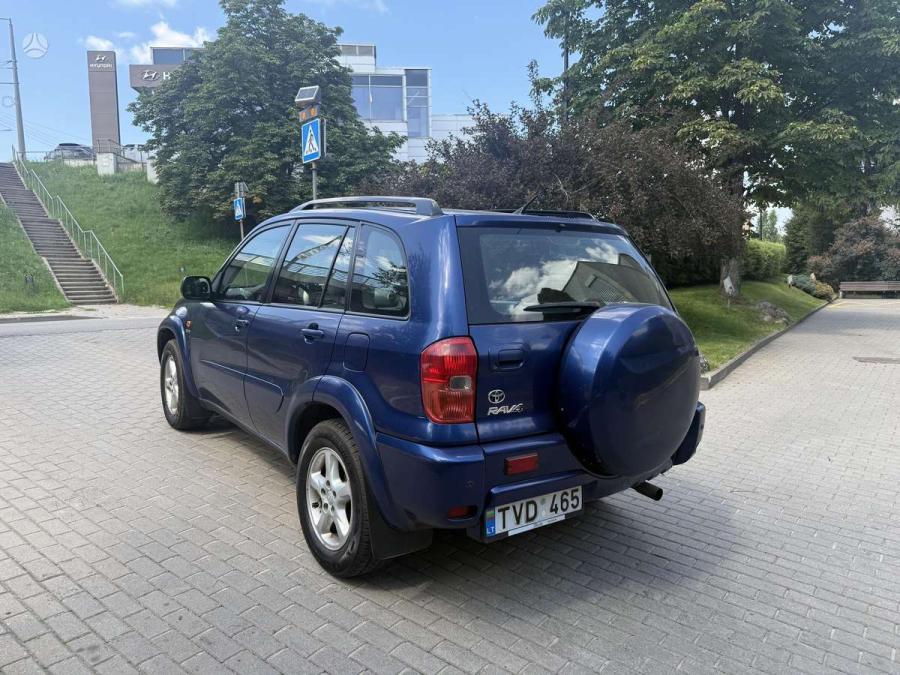Violets Toyota RAV4 2002 Viļņa, ar dzinēja tilpumu 2.00 L un nobraukumu 200 tūkst. km par 2300 €, foto 3 vietnē AUTOMOTO.COM.LV