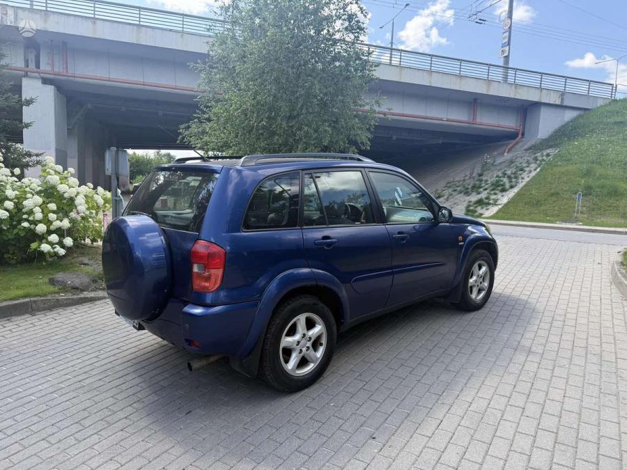 Violets Toyota RAV4 2002 Viļņa, ar dzinēja tilpumu 2.00 L un nobraukumu 200 tūkst. km par 2300 €, foto 4 vietnē AUTOMOTO.COM.LV