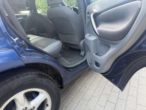 Violets Toyota RAV4 2002 Viļņa, ar dzinēja tilpumu 2.00 L un nobraukumu 200 tūkst. km par 2300 €, foto 8 vietnē AUTOMOTO.COM.LV