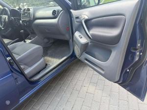 Violets Toyota RAV4 2002 Viļņa, ar dzinēja tilpumu 2.00 L un nobraukumu 200 tūkst. km par 2300 €, foto 9 vietnē AUTOMOTO.COM.LV