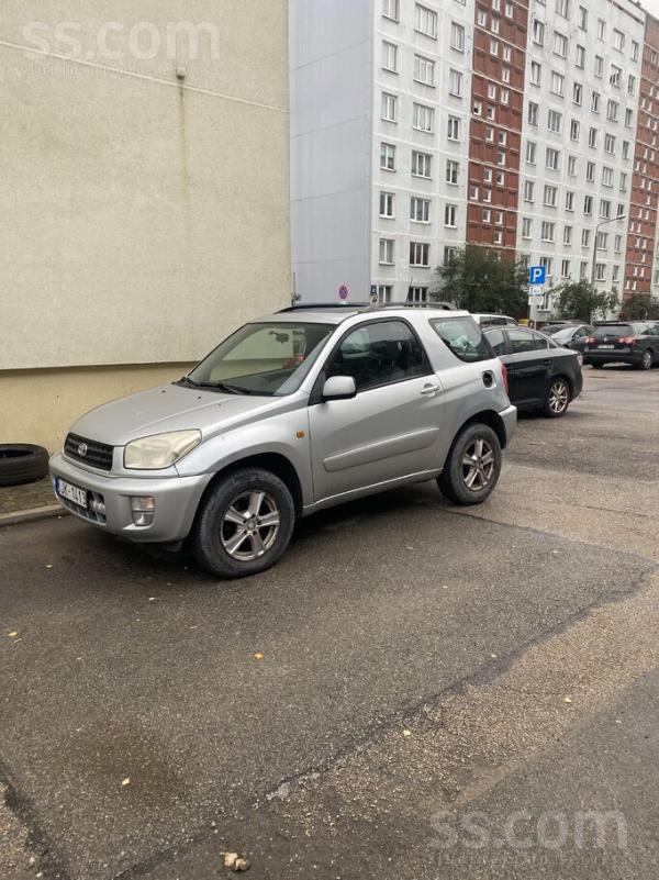 White Toyota RAV4 2000 in Riga, with an engine capacity of 2.00 L and mileage of 140 thousand km for 2500 €, photo 4 on AUTOMOTO.COM.LV