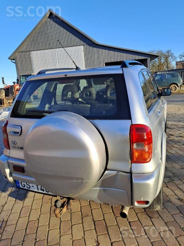 White Toyota RAV4 2002 in Saldus, with an engine capacity of 2.00 L and mileage of 313 thousand km for 3800 €, photo 1 on AUTOMOTO.COM.LV