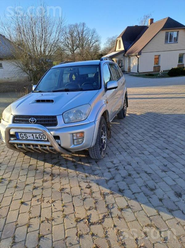 White Toyota RAV4 2002 in Saldus, with an engine capacity of 2.00 L and mileage of 313 thousand km for 3800 €, photo 2 on AUTOMOTO.COM.LV