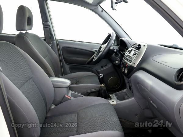Balts Toyota RAV4 2002 Tallina, ar dzinēja tilpumu 2.00 L un nobraukumu 287 tūkst. km par 1699 €, foto 6 vietnē AUTOMOTO.COM.LV