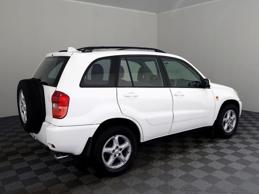 White Toyota RAV4 2002 in Tallinn, with an engine capacity of 2.00 L and mileage of 287 thousand km for 1399 €, photo 4 on AUTOMOTO.COM.LV