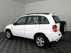 White Toyota RAV4 2002 in Tallinn, with an engine capacity of 2.00 L and mileage of 287 thousand km for 1399 €, photo 5 on AUTOMOTO.COM.LV