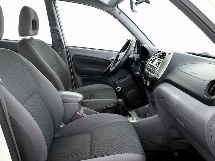 White Toyota RAV4 2002 in Tallinn, with an engine capacity of 2.00 L and mileage of 287 thousand km for 1399 €, photo 7 on AUTOMOTO.COM.LV