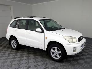 White Toyota RAV4 2002 in Tallinn, with an engine capacity of 2.00 L and mileage of 287 thousand km for 1399 €, photo 9 on AUTOMOTO.COM.LV