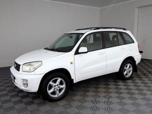 White Toyota RAV4 2002 in Tallinn, with an engine capacity of 2.00 L and mileage of 287 thousand km for 1399 €, photo 10 on AUTOMOTO.COM.LV