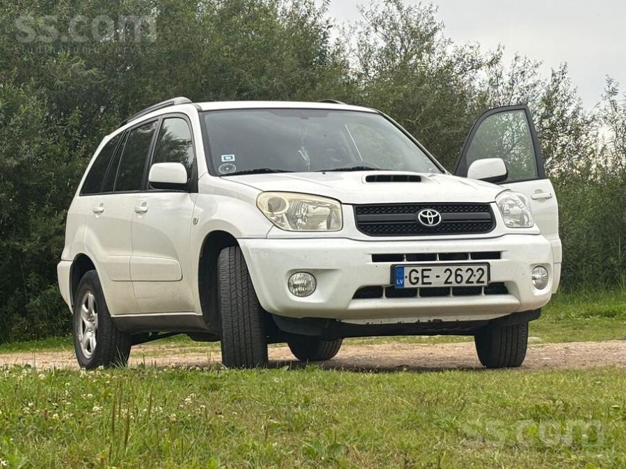 Balts Toyota RAV4 2005 Liepāja, ar dzinēja tilpumu 2.00 L un nobraukumu 264 tūkst. km par 1500 €, foto 1 vietnē AUTOMOTO.COM.LV