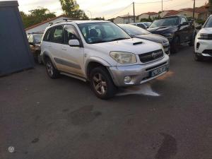 Balts Toyota RAV4 2005 Tauragė, ar dzinēja tilpumu 2.00 L un nobraukumu 245 tūkst. km par 2500 €, foto 3 vietnē AUTOMOTO.COM.LV