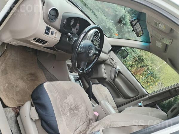 White Toyota RAV4 2005 in Ogre, with an engine capacity of 2.40 L and mileage of 0 thousand km for 3200 €, photo 4 on AUTOMOTO.COM.LV