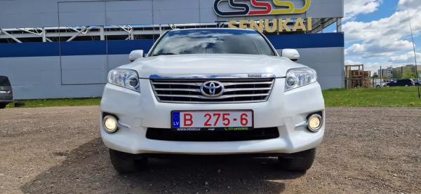 White Toyota RAV4 2008 in Daugavpils, with an engine capacity of 2.20 L and mileage of 222 thousand km for 5750 €, photo 8 on AUTOMOTO.COM.LV