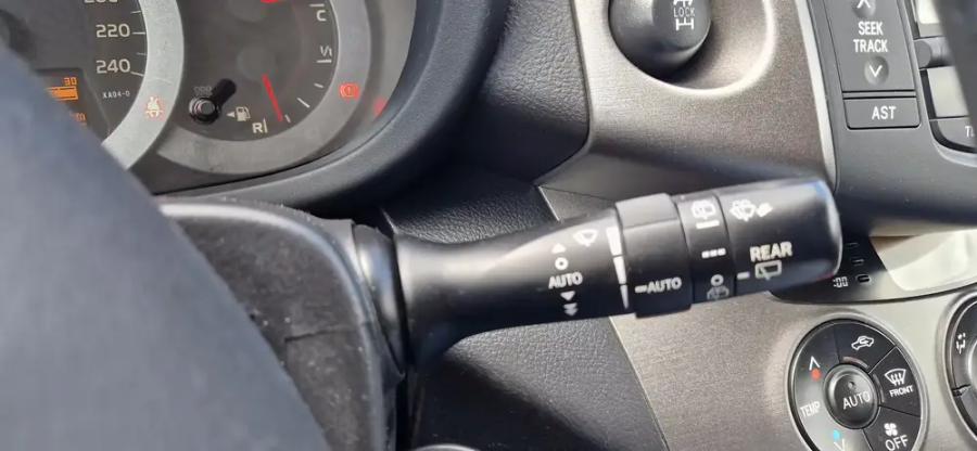 Balts Toyota RAV4 2008 Daugavpils, ar dzinēja tilpumu 2.20 L un nobraukumu 222 tūkst. km par 5750 €, foto 14 vietnē AUTOMOTO.COM.LV