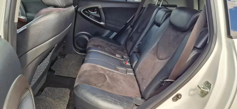 Balts Toyota RAV4 2008 Daugavpils, ar dzinēja tilpumu 2.20 L un nobraukumu 222 tūkst. km par 5750 €, foto 20 vietnē AUTOMOTO.COM.LV