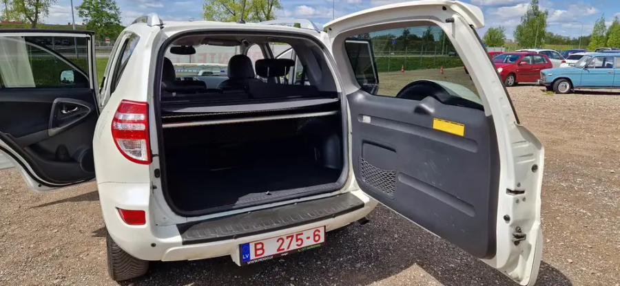 Balts Toyota RAV4 2008 Daugavpils, ar dzinēja tilpumu 2.20 L un nobraukumu 222 tūkst. km par 5750 €, foto 23 vietnē AUTOMOTO.COM.LV