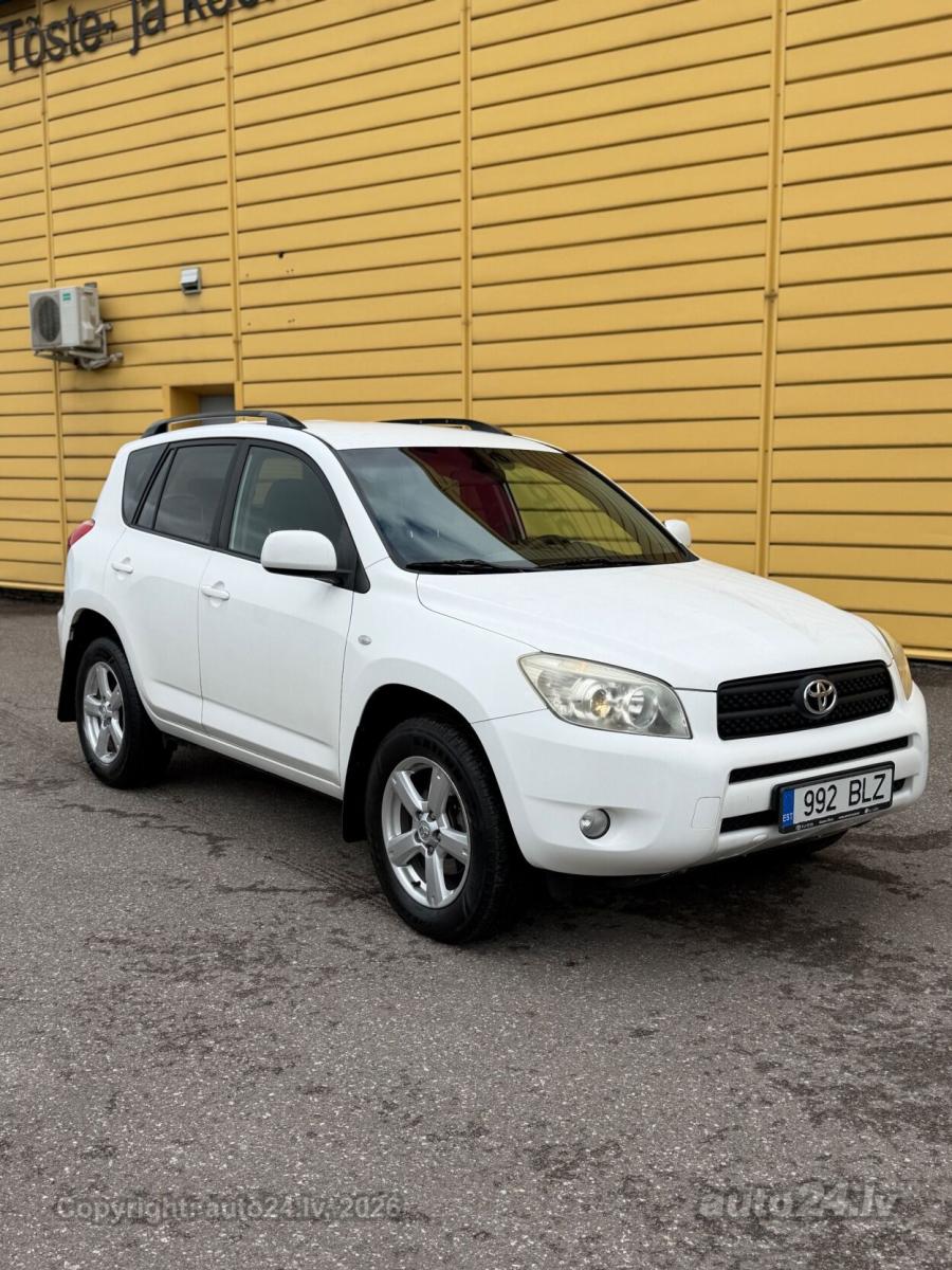 Balts Toyota RAV4 2009 Tallina, ar dzinēja tilpumu 2.20 L un nobraukumu 216 tūkst. km par 4999 €, foto 1 vietnē AUTOMOTO.COM.LV