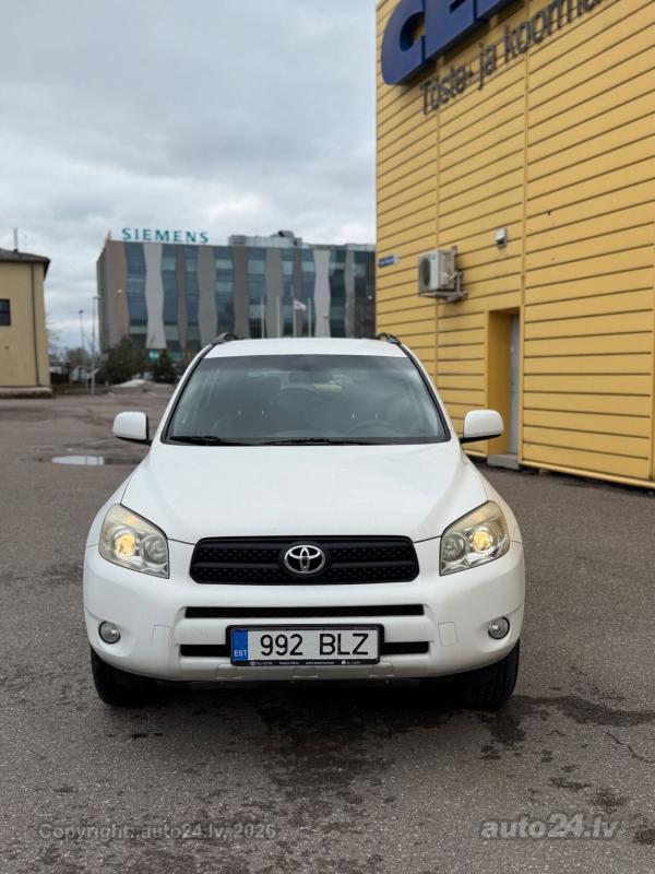 Balts Toyota RAV4 2009 Tallina, ar dzinēja tilpumu 2.20 L un nobraukumu 216 tūkst. km par 4999 €, foto 3 vietnē AUTOMOTO.COM.LV