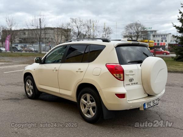 Balts Toyota RAV4 2009 Tallina, ar dzinēja tilpumu 2.20 L un nobraukumu 216 tūkst. km par 4999 €, foto 5 vietnē AUTOMOTO.COM.LV