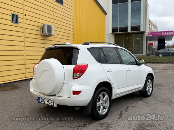 Balts Toyota RAV4 2009 Tallina, ar dzinēja tilpumu 2.20 L un nobraukumu 216 tūkst. km par 4999 €, foto 6 vietnē AUTOMOTO.COM.LV
