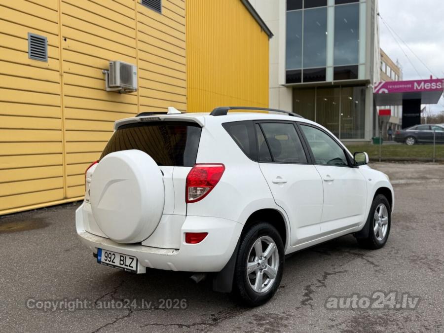 Balts Toyota RAV4 2009 Tallina, ar dzinēja tilpumu 2.20 L un nobraukumu 216 tūkst. km par 4999 €, foto 7 vietnē AUTOMOTO.COM.LV