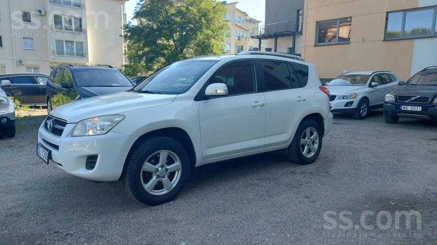 Balts Toyota RAV4 2009 Daugavpils, ar dzinēja tilpumu 2.20 L un nobraukumu 0 tūkst. km par 5350 €, foto 1 vietnē AUTOMOTO.COM.LV