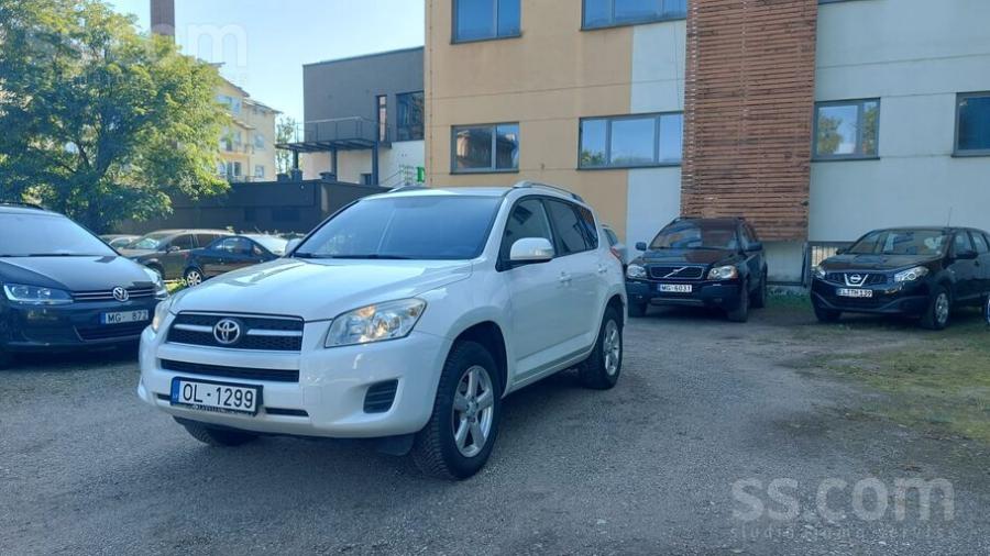 Balts Toyota RAV4 2009 Daugavpils, ar dzinēja tilpumu 2.20 L un nobraukumu 0 tūkst. km par 5350 €, foto 3 vietnē AUTOMOTO.COM.LV