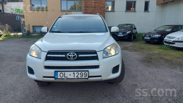 Balts Toyota RAV4 2009 Daugavpils, ar dzinēja tilpumu 2.20 L un nobraukumu 0 tūkst. km par 5350 €, foto 4 vietnē AUTOMOTO.COM.LV