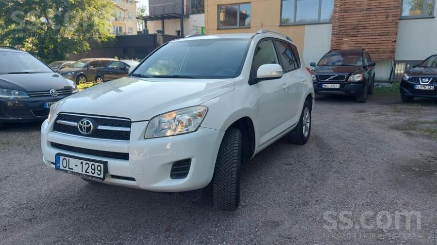 Balts Toyota RAV4 2009 Daugavpils, ar dzinēja tilpumu 2.20 L un nobraukumu 0 tūkst. km par 5350 €, foto 5 vietnē AUTOMOTO.COM.LV
