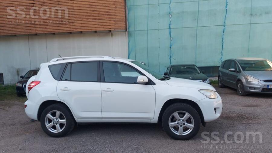Balts Toyota RAV4 2009 Daugavpils, ar dzinēja tilpumu 2.20 L un nobraukumu 0 tūkst. km par 5350 €, foto 9 vietnē AUTOMOTO.COM.LV