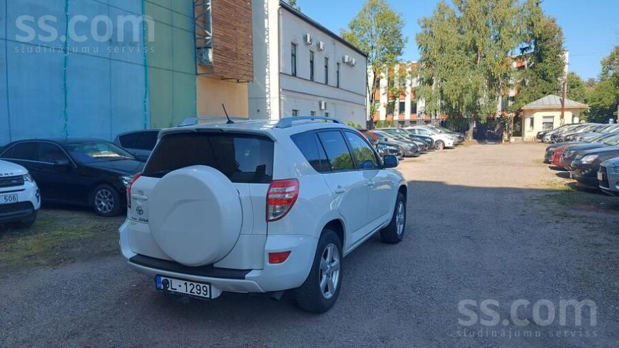 Balts Toyota RAV4 2009 Daugavpils, ar dzinēja tilpumu 2.20 L un nobraukumu 0 tūkst. km par 5350 €, foto 10 vietnē AUTOMOTO.COM.LV