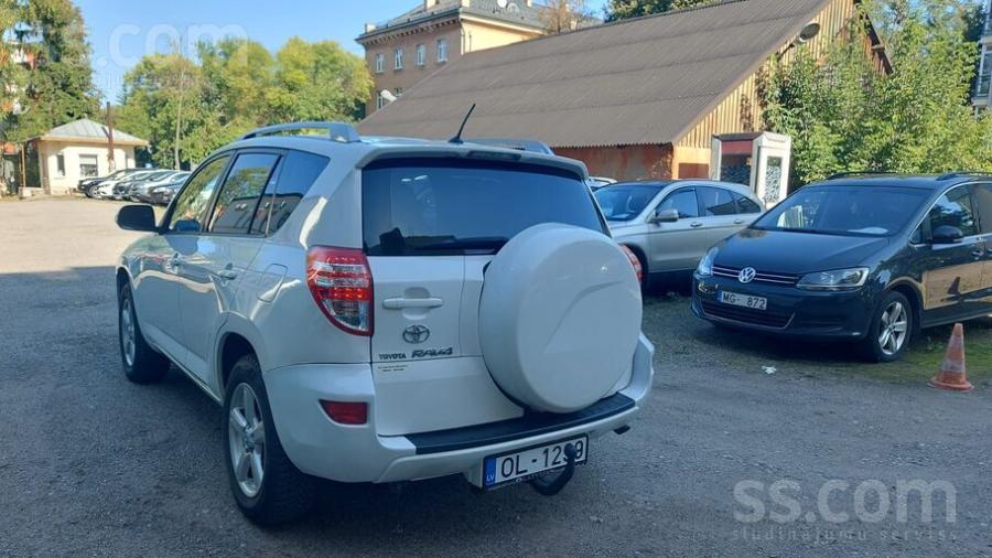 Balts Toyota RAV4 2009 Daugavpils, ar dzinēja tilpumu 2.20 L un nobraukumu 0 tūkst. km par 5350 €, foto 11 vietnē AUTOMOTO.COM.LV