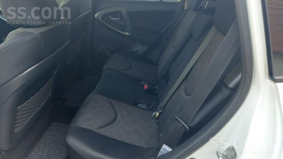 Balts Toyota RAV4 2009 Daugavpils, ar dzinēja tilpumu 2.20 L un nobraukumu 0 tūkst. km par 5350 €, foto 21 vietnē AUTOMOTO.COM.LV