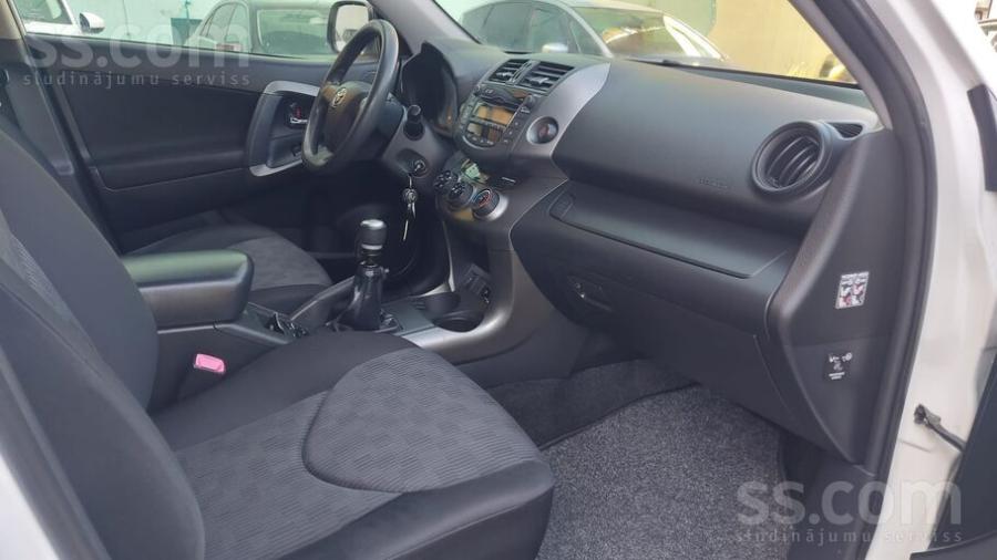 Balts Toyota RAV4 2009 Daugavpils, ar dzinēja tilpumu 2.20 L un nobraukumu 0 tūkst. km par 5350 €, foto 26 vietnē AUTOMOTO.COM.LV