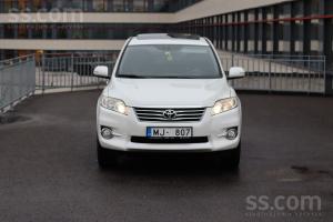 Balts Toyota RAV4 2010 Rīga, ar dzinēja tilpumu 2.20 L un nobraukumu 244 tūkst. km par 6880 €, foto 2 vietnē AUTOMOTO.COM.LV