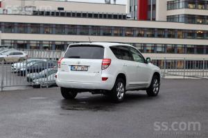Balts Toyota RAV4 2010 Rīga, ar dzinēja tilpumu 2.20 L un nobraukumu 244 tūkst. km par 6880 €, foto 6 vietnē AUTOMOTO.COM.LV
