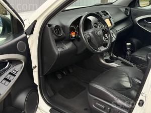 Balts Toyota RAV4 2010 Rīga, ar dzinēja tilpumu 2.20 L un nobraukumu 244 tūkst. km par 6880 €, foto 8 vietnē AUTOMOTO.COM.LV