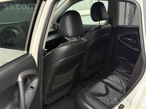 Balts Toyota RAV4 2010 Rīga, ar dzinēja tilpumu 2.20 L un nobraukumu 244 tūkst. km par 6880 €, foto 11 vietnē AUTOMOTO.COM.LV