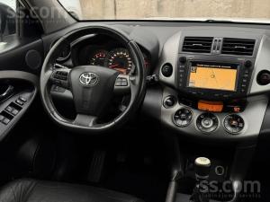 Balts Toyota RAV4 2010 Rīga, ar dzinēja tilpumu 2.20 L un nobraukumu 244 tūkst. km par 6880 €, foto 13 vietnē AUTOMOTO.COM.LV