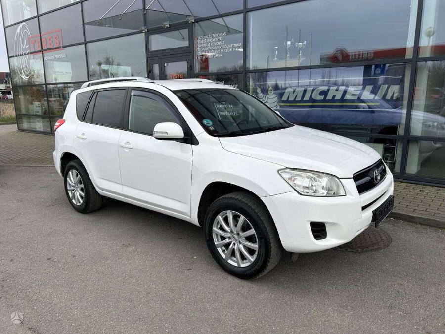 Balts Toyota RAV4 2010 Klaipėda, ar dzinēja tilpumu 2.23 L un nobraukumu 269 tūkst. km par 7900 €, foto 2 vietnē AUTOMOTO.COM.LV