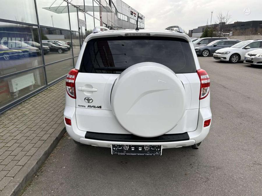 Balts Toyota RAV4 2010 Klaipėda, ar dzinēja tilpumu 2.23 L un nobraukumu 269 tūkst. km par 7900 €, foto 6 vietnē AUTOMOTO.COM.LV