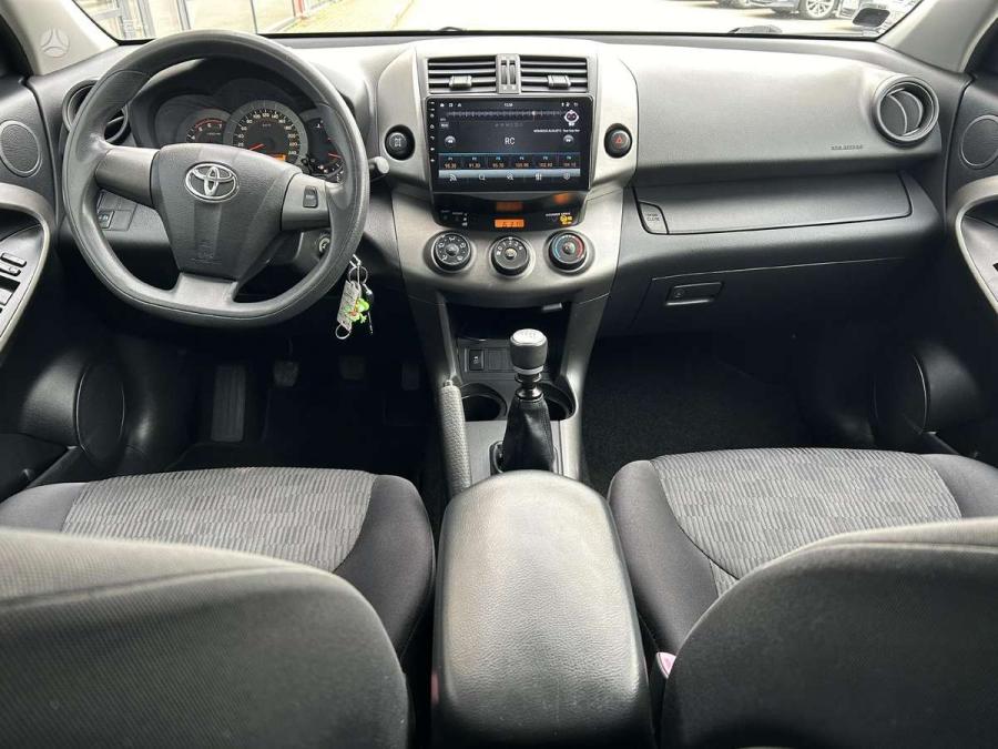 Balts Toyota RAV4 2010 Klaipėda, ar dzinēja tilpumu 2.23 L un nobraukumu 269 tūkst. km par 7900 €, foto 8 vietnē AUTOMOTO.COM.LV
