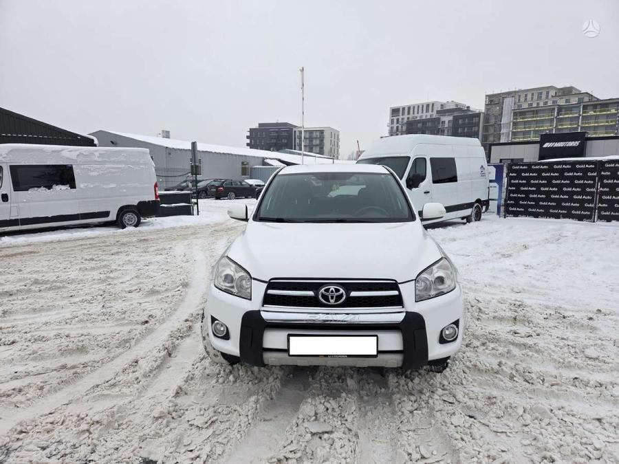 Balts Toyota RAV4 2010 Viļņa, ar dzinēja tilpumu 2.23 L un nobraukumu 180 tūkst. km par 5500 €, foto 2 vietnē AUTOMOTO.COM.LV