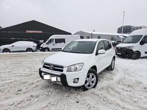 Balts Toyota RAV4 2010 Viļņa, ar dzinēja tilpumu 2.23 L un nobraukumu 180 tūkst. km par 5500 €, foto 3 vietnē AUTOMOTO.COM.LV