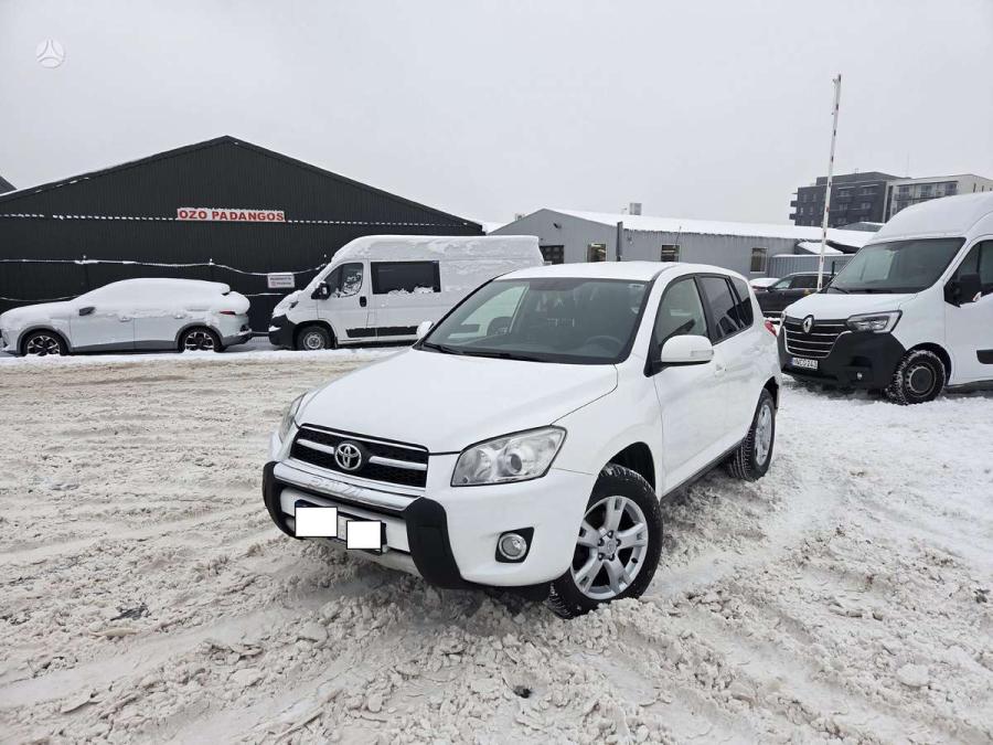 Balts Toyota RAV4 2010 Viļņa, ar dzinēja tilpumu 2.23 L un nobraukumu 180 tūkst. km par 5500 €, foto 3 vietnē AUTOMOTO.COM.LV