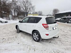 Balts Toyota RAV4 2010 Viļņa, ar dzinēja tilpumu 2.23 L un nobraukumu 180 tūkst. km par 5500 €, foto 5 vietnē AUTOMOTO.COM.LV