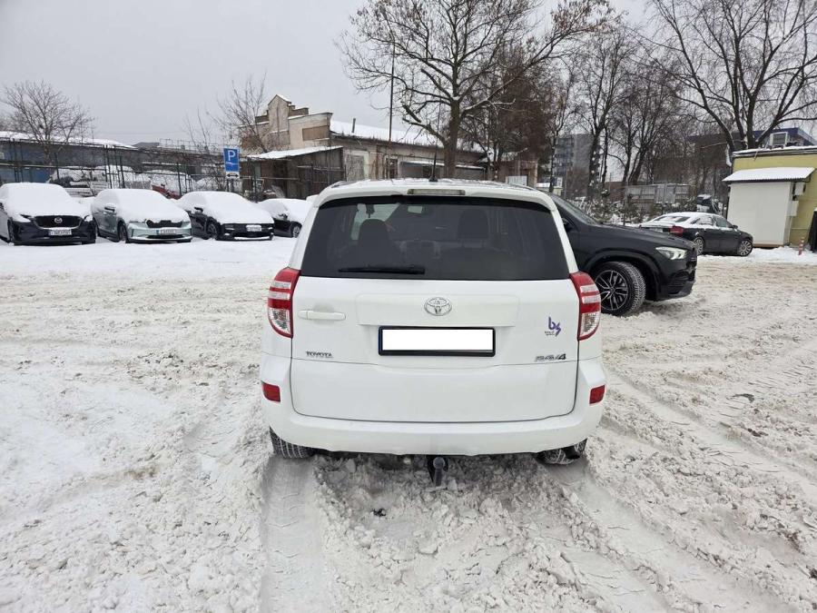 Balts Toyota RAV4 2010 Viļņa, ar dzinēja tilpumu 2.23 L un nobraukumu 180 tūkst. km par 5500 €, foto 6 vietnē AUTOMOTO.COM.LV