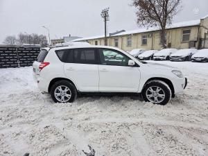 Balts Toyota RAV4 2010 Viļņa, ar dzinēja tilpumu 2.23 L un nobraukumu 180 tūkst. km par 5500 €, foto 8 vietnē AUTOMOTO.COM.LV